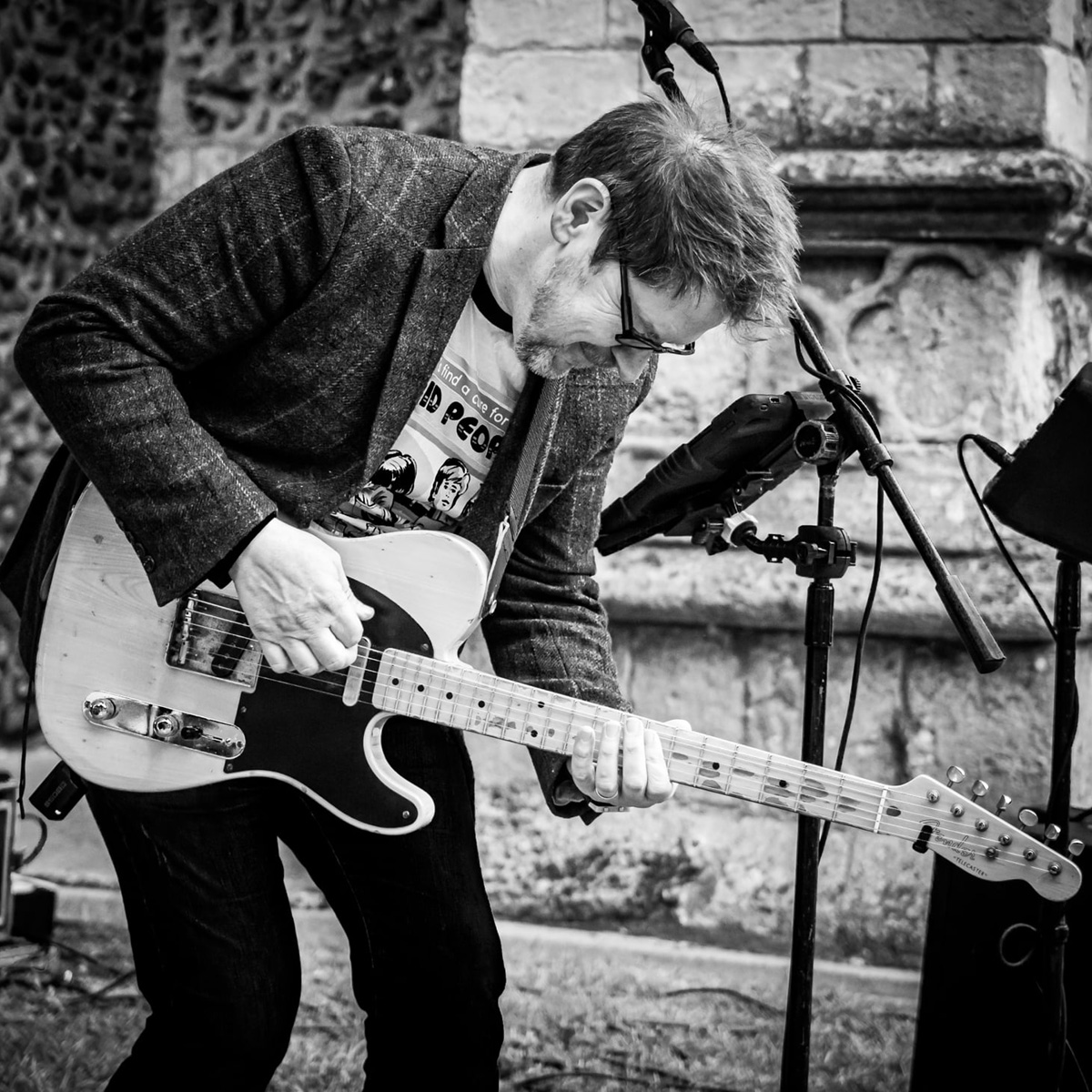 Ron Sayer Jnr – Guitar & Vocals